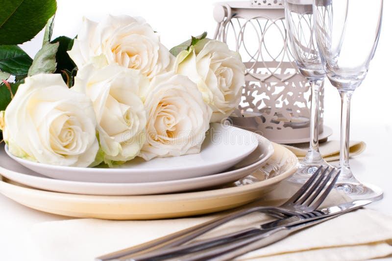 Table Setting with Beige Roses Stock Image - Image of bouquet, dining ...