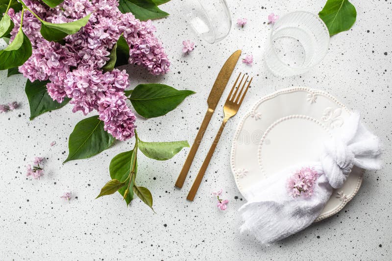 Table Setting Dinner with Lilac Flower. Summer Celebration, Wedding ...