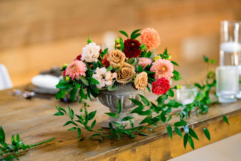 Table Setting Flowers at Wedding Reception Stock Image - Image of ...