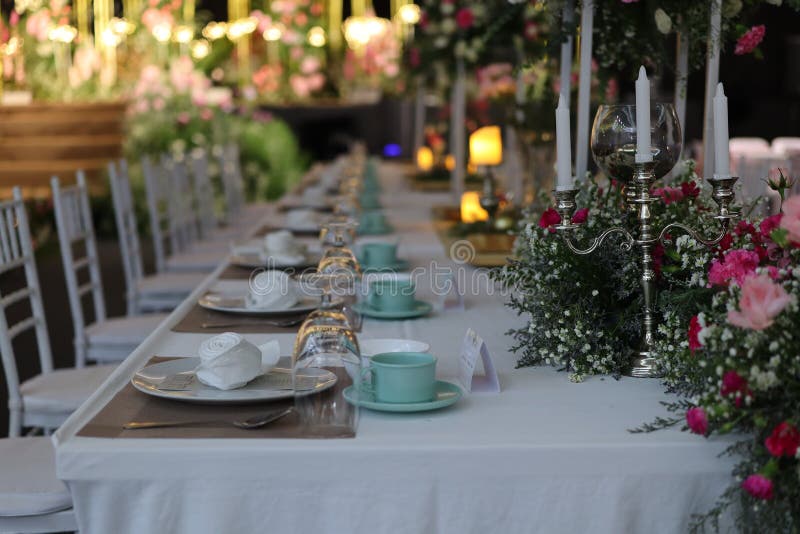 Table Setting with Glass Crockery Beautiful Wedding Table Setting Ideas ...
