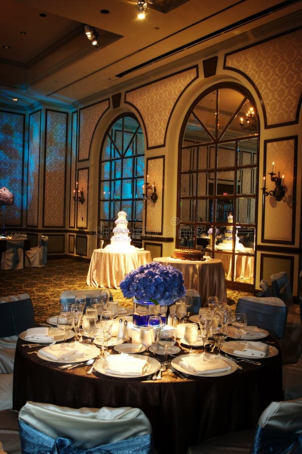 Table Setting at a Luxury Wedding Reception Stock Photo - Image of ...