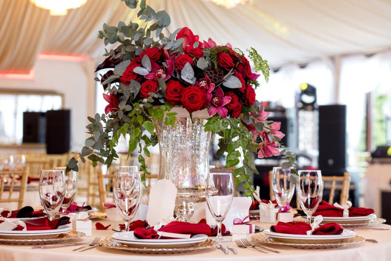 Luxury Wedding Table Setting Stock Photo - Image of ballroom, lighting ... Luxury Wedding Table Setting Stock Photo - Image of ballroom, lighting ...