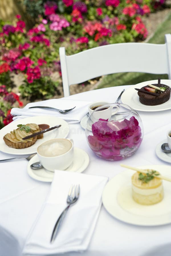 Table Setting Ready for Lunch Stock Photo - Image of piece, lunch: 29650860