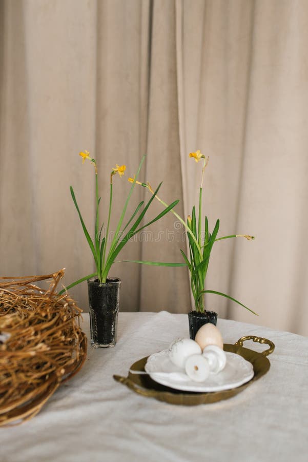 Table with a Vase of Flowers and a Plate of Easter Eggs at Home Stock ...