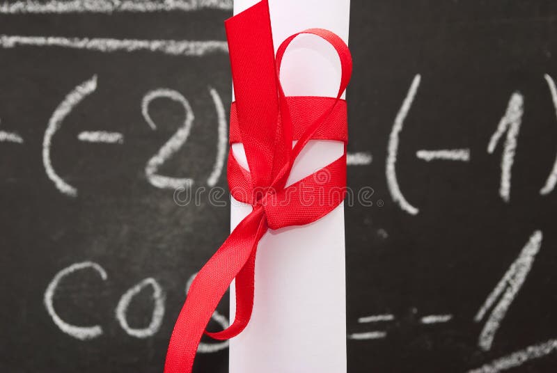 Tableau avec un diplôme photo stock. Image du gradué - 16837148