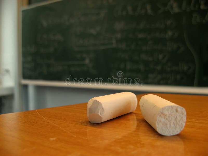 Tableau noir et craie photo stock. Image du table, morceau - 6437704
