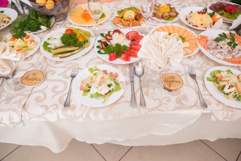 Tableau Servi Avec Les Repas Savoureux Image stock - Image du brunch ...