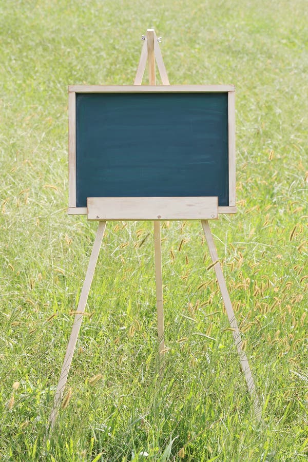 Tableau Vide Avec Le Chevalet Photo stock - Image du trame, graphisme ...