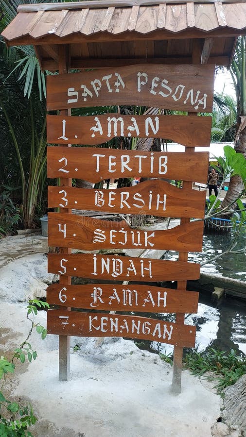 Tablero De Sapta Con Encanto De Madera Foto editorial - Imagen de ...