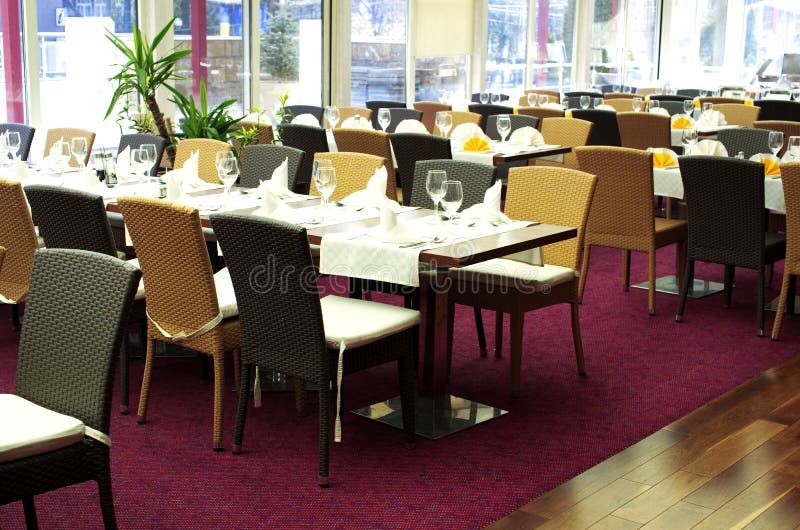 Tables de restaurant photo stock. Image du touriste, tissu - 9017662