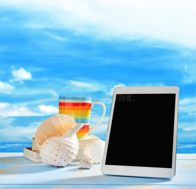 Tablet-Computer Auf Dem Strand Stockfoto - Bild von blau, sand: 59134126