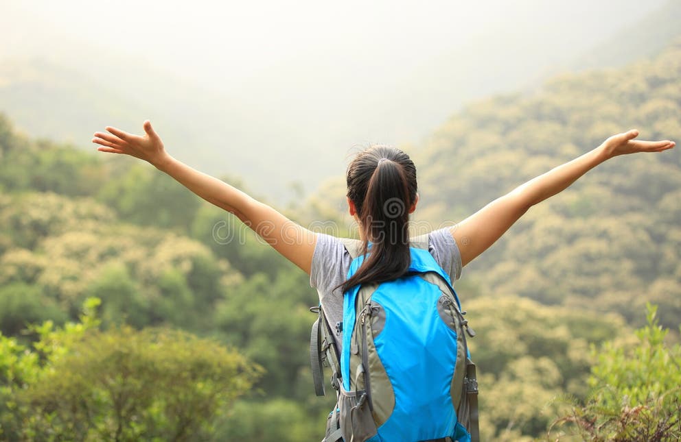Tacksam kvinnakl fotografering för bildbyråer. Bild av ryggsäcken ...