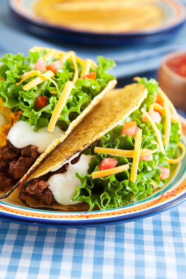 Tacos Descascados Duros Con La Carne Picada, Las Verduras Y El Queso ...