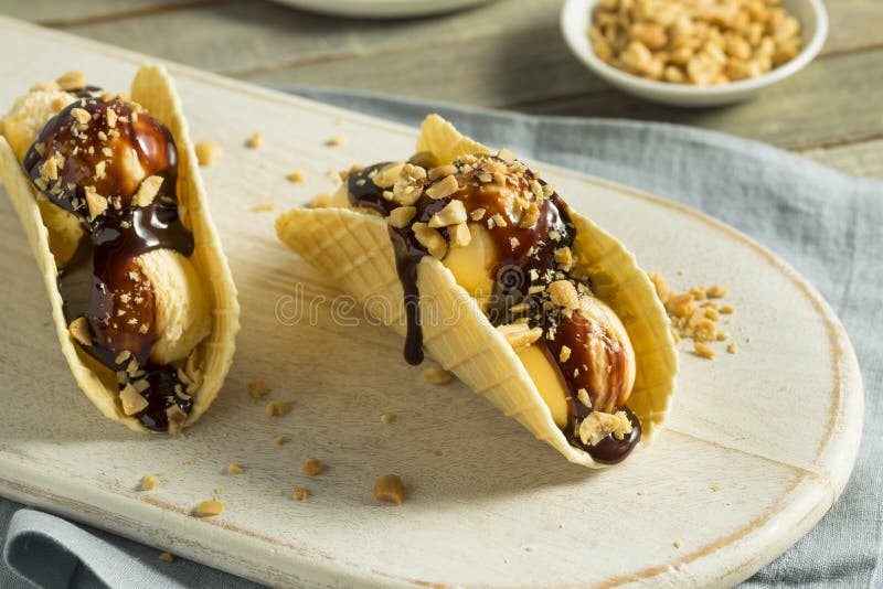 Taco Hecho En Casa Dulce Del Helado De Chocolate Foto de archivo ...