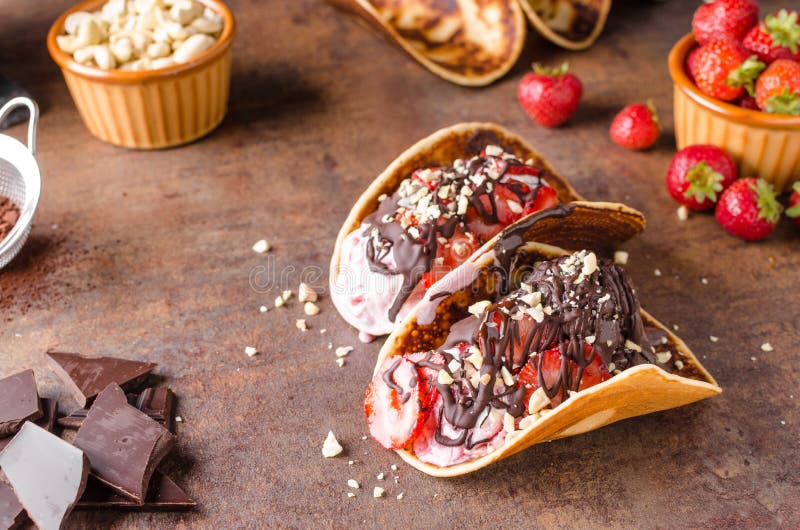 Tacos Hechos En Casa Con Helado Foto de archivo - Imagen de alimento ...