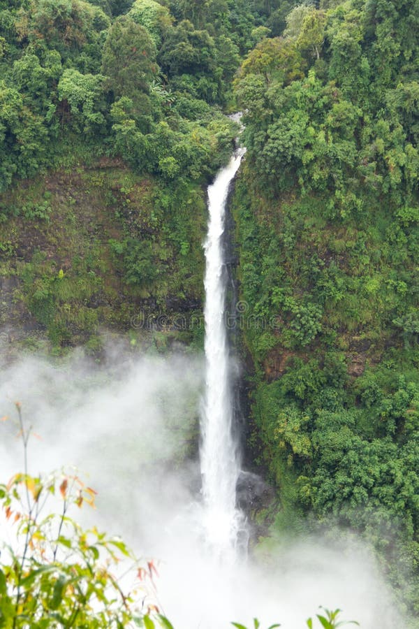 Tad Fan Waterfall foto de archivo. Imagen de escénico - 85223040