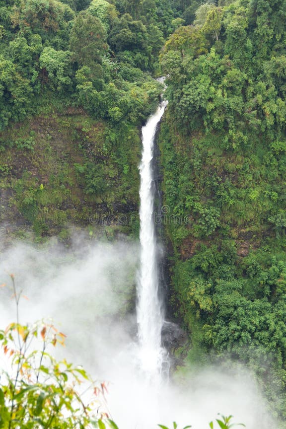 Tad Fan Waterfall foto de archivo. Imagen de escénico - 85223040