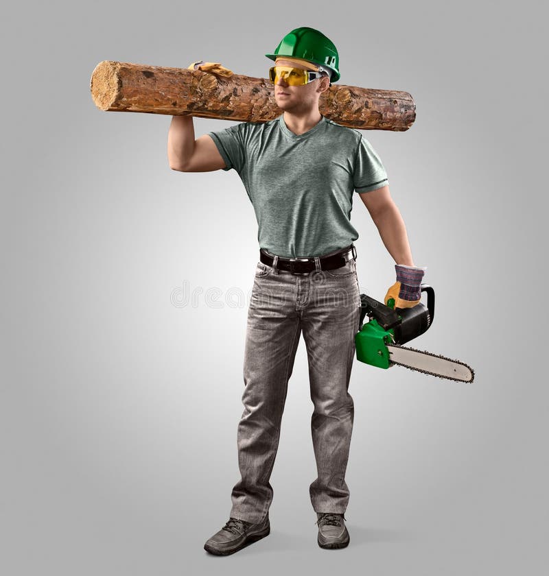 Taglialegna Con Casco, Motosega E Tronco Immagine Stock - Immagine di ...