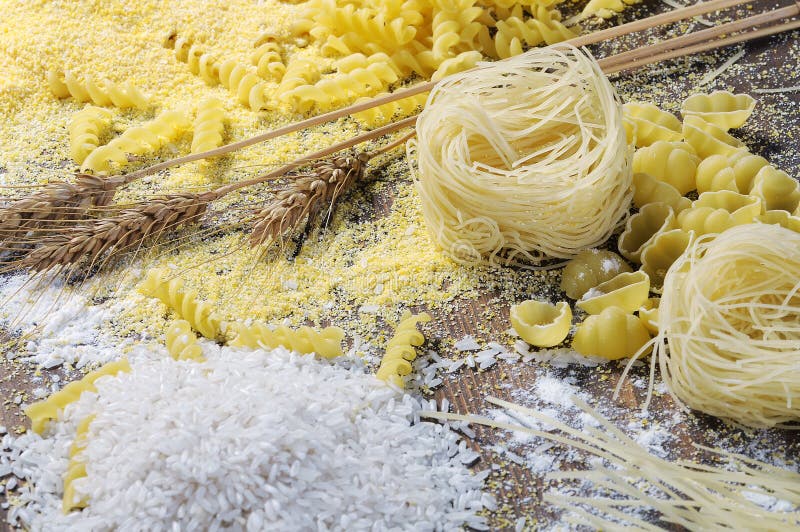 Tagliatelle, pasta e riso fotografia stock. Immagine di pasticceria ...