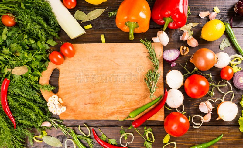 Tagliere in Bianco Con Le Varie Verdure Immagine Stock - Immagine di ...