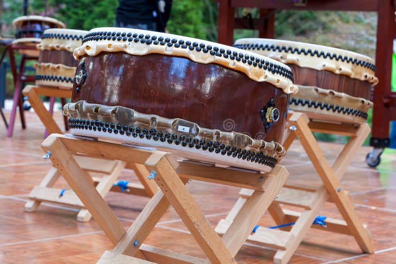 Tamburi Di Taiko. Strumento Giapponese Tradizionale Fotografia Stock ...