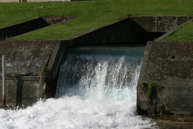 Tailrace Della Centrale Elettrica Fotografia Stock - Immagine di ...
