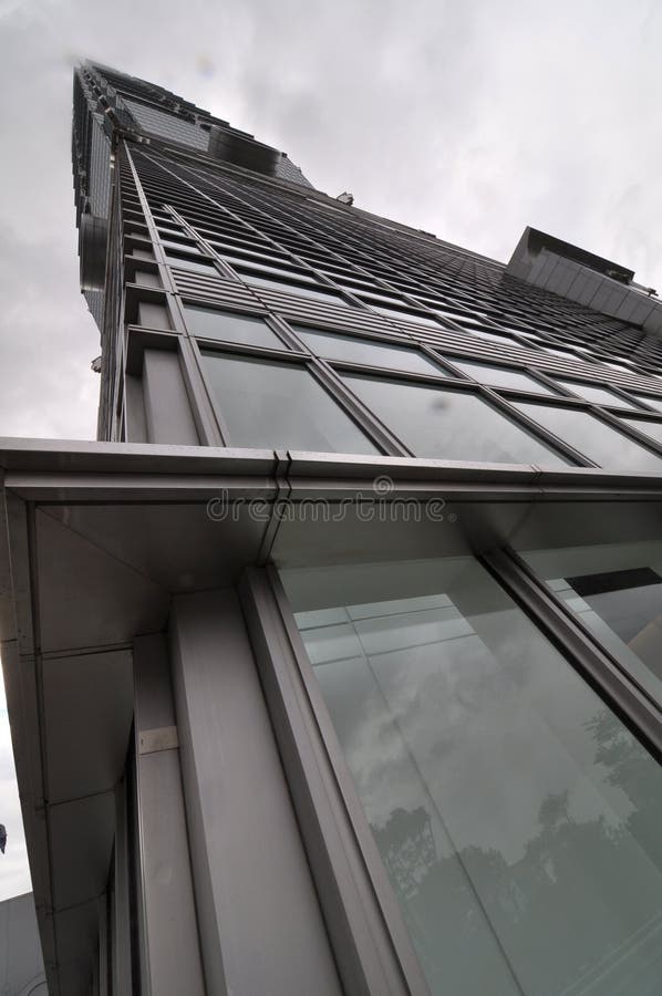 Taipei 101 Building editorial photo. Image of tall, cloud - 17039291