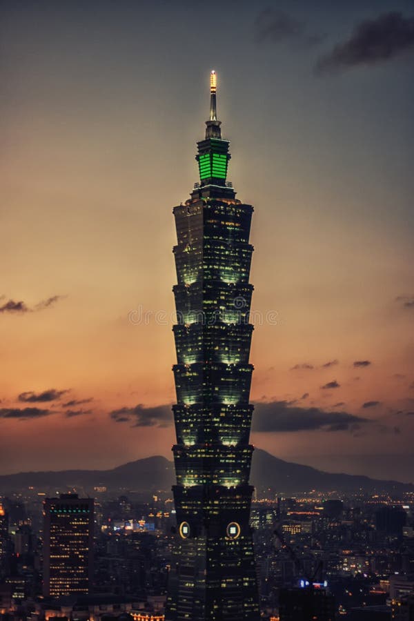 Taipei 101 skyscraper stock photo. Image of people, famous - 112818524