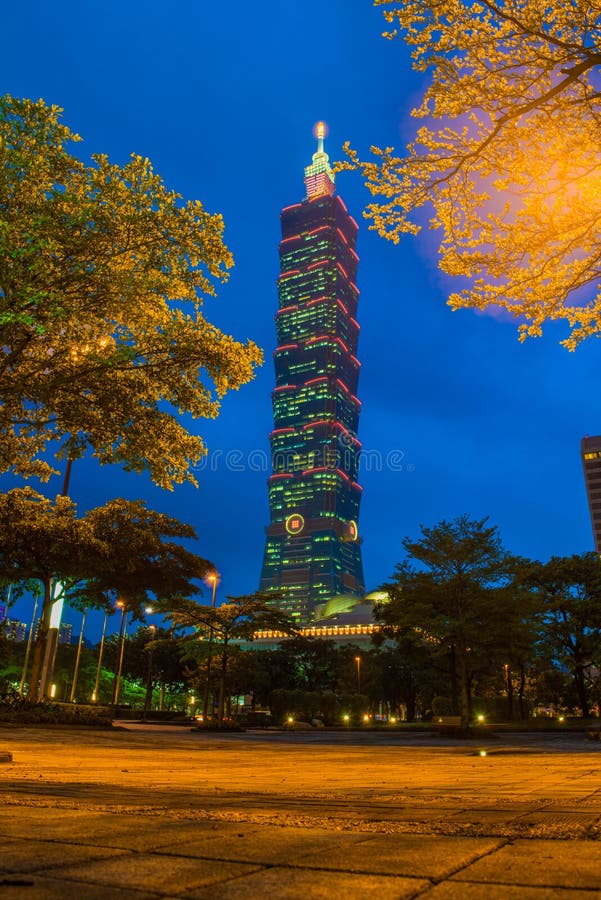 Taipei 101 skyscraper editorial image. Image of xinyi - 55918075