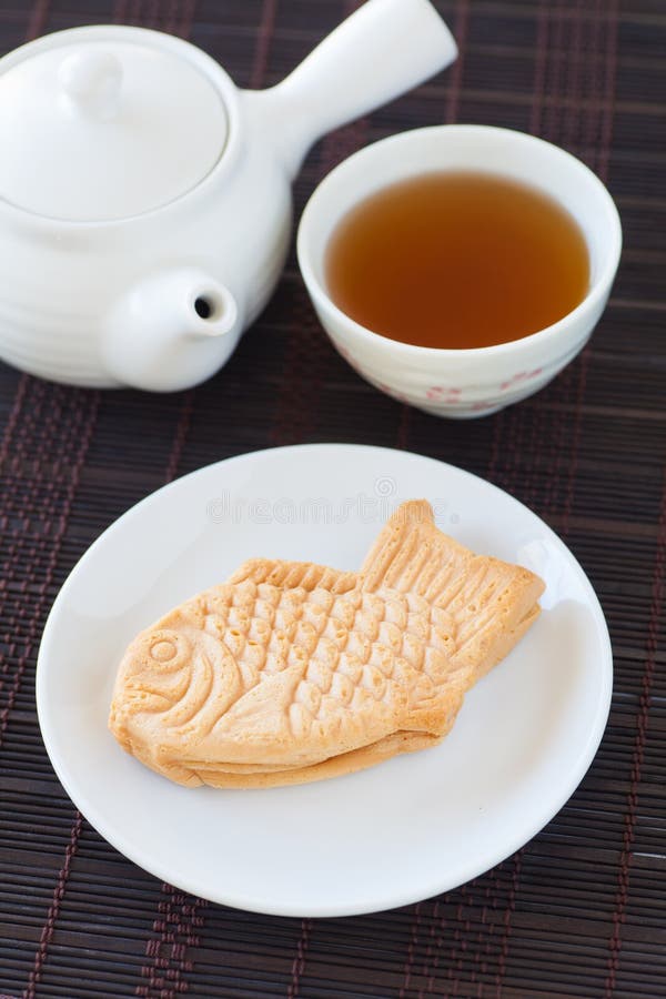 Taiyaki Japanese Street Food Fish-shaped Sweet Filling Waffle in Box ...