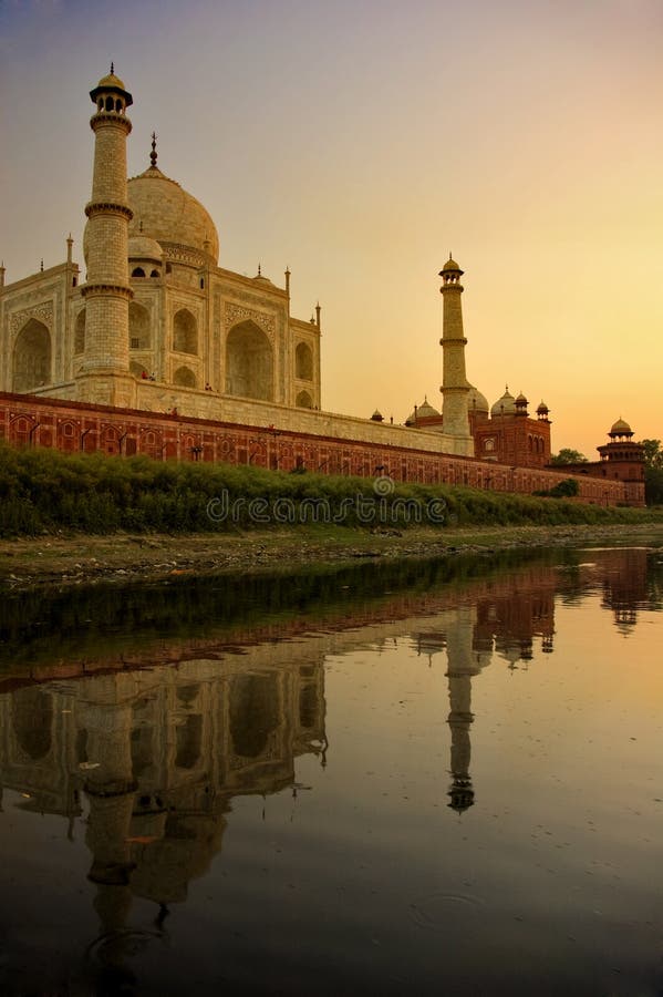 Taj Mahal Beauty Behind Polluted Yamuna River Trash Garbage Stock Image ...