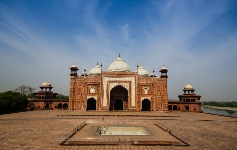 Taj mahal stock image. Image of people, holiday, palace - 31578393