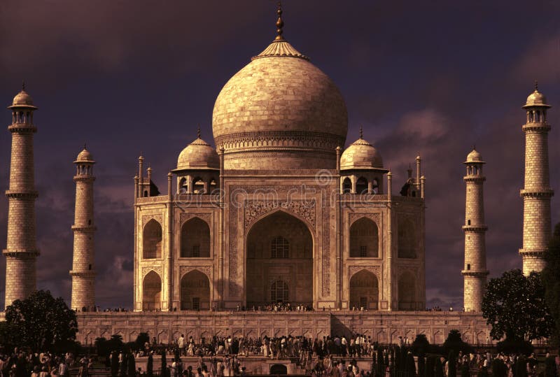 Taj Mahal Dramatic Lighting Stock Image - Image of marble, wife: 10333533