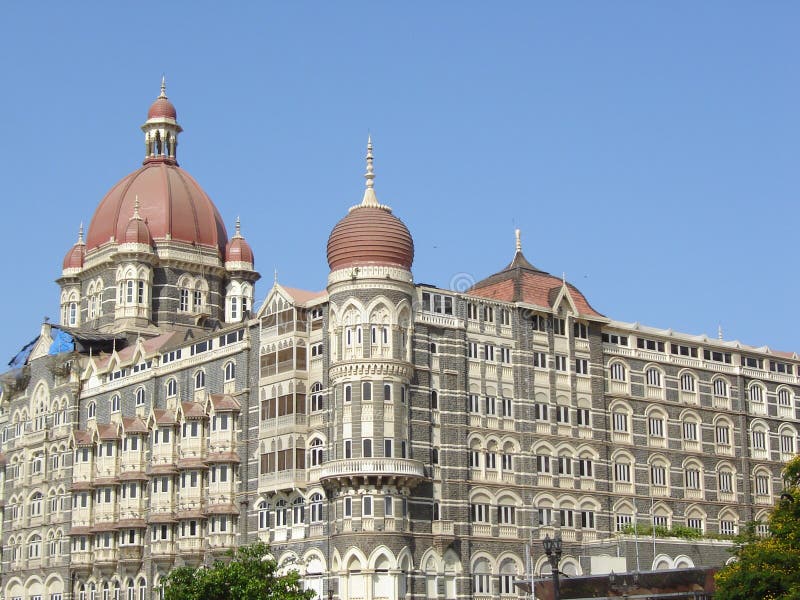 Taj Mahal Hotel editorial image. Image of tourist, gateway - 30584910