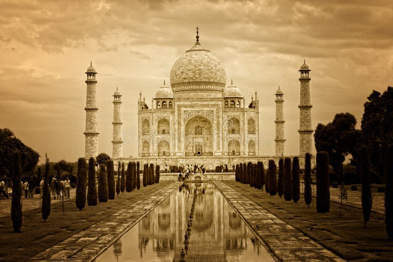 3,300 Symmetrical Monument Photos - Free & Royalty-Free Stock Photos ...