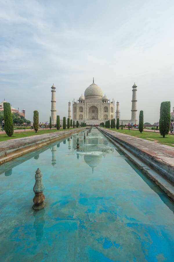 Taj Mahal Morning (portrait) Editorial Stock Photo - Image of mahal ...