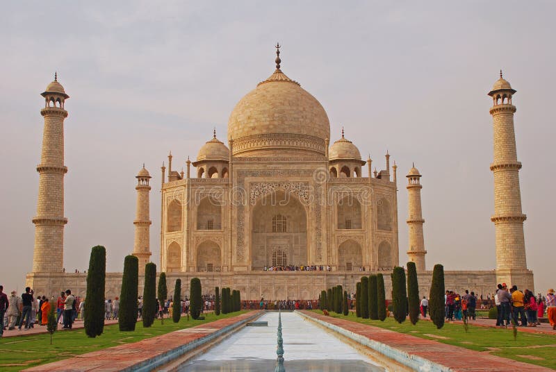 Taj Mahal with the Pool and Garden Editorial Image - Image of jahan ...