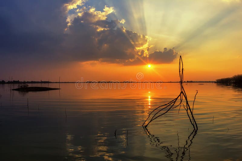 Take Photo Landscape Sunset Reflective Surface Stock Image - Image of ...