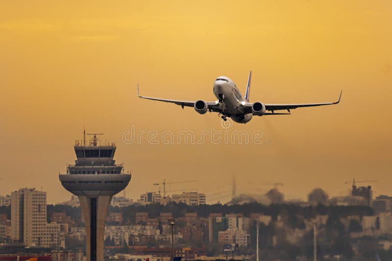 Takeoff of a Passenger Plane by Folding the Wheels Editorial Image ...