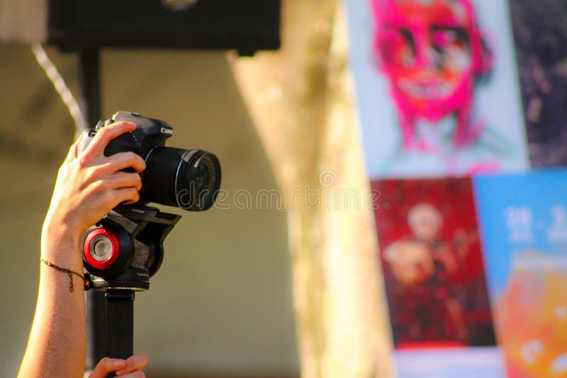 Taking a good shot editorial photography. Image of hands - 115788637