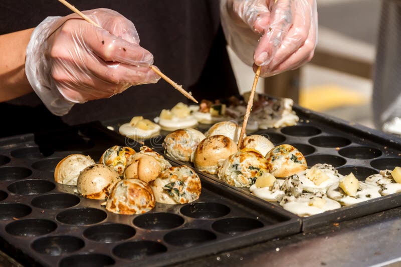Takoyaki, Ball-shaped Japanese Snack Stock Photo - Image of drink, cook ...