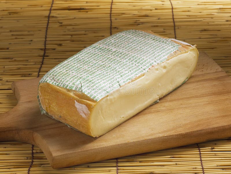 Tipico Formaggio Italiano Taleggio Fotografia Stock - Immagine di ...