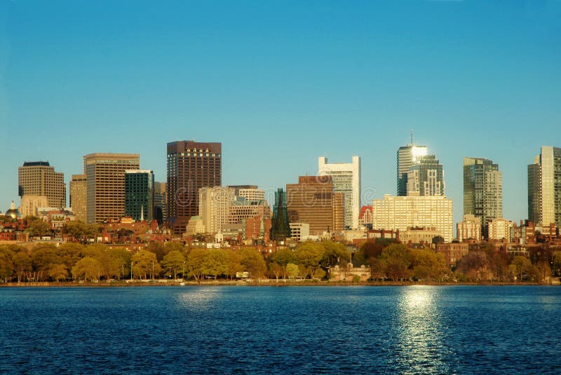 Boston Du Fleuve De Charles Photo stock - Image du repère, cityscape ...