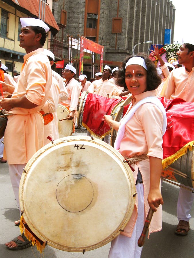 Talented Street Performers editorial stock image. Image of india - 10344024
