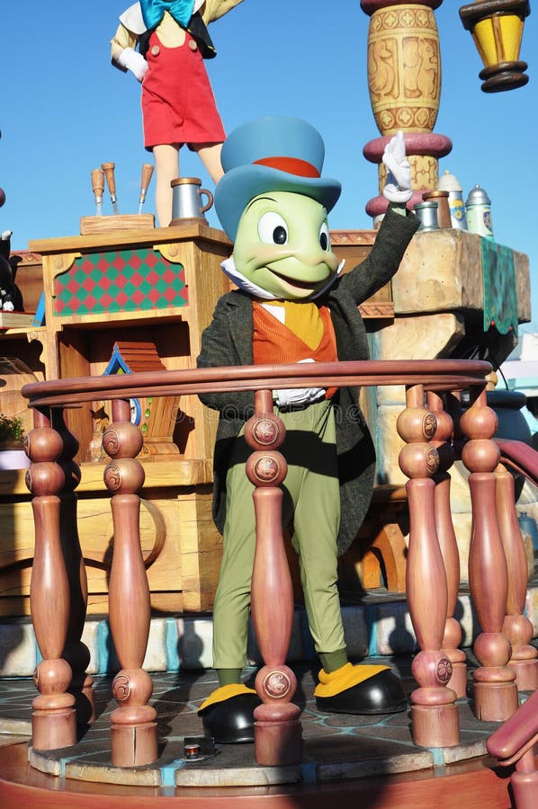 Minnie Mouse in a Dream Come True Celebrate Parade Editorial Stock ...