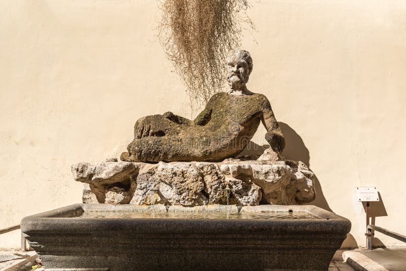 Talking Statue in Rome stock image. Image of water, culture - 285909861