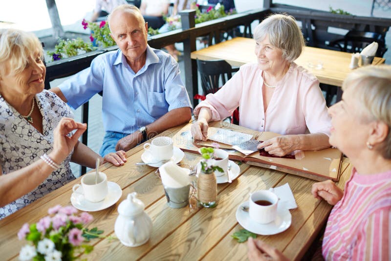 Seniors Talking Table Stock Photos - Download 543 Royalty Free Photos