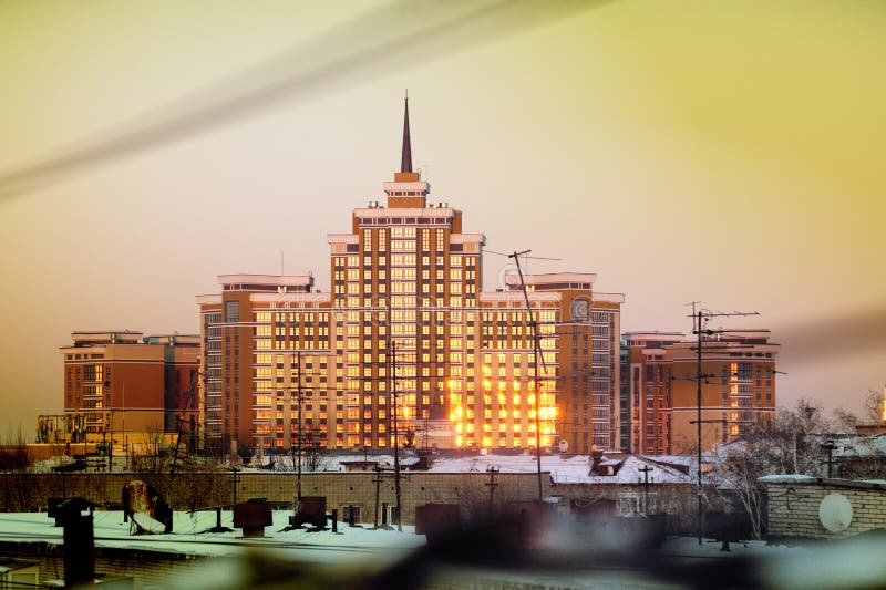 A Tall Multi-storey House Stands in the Rays of the Setting Sun Stock ...