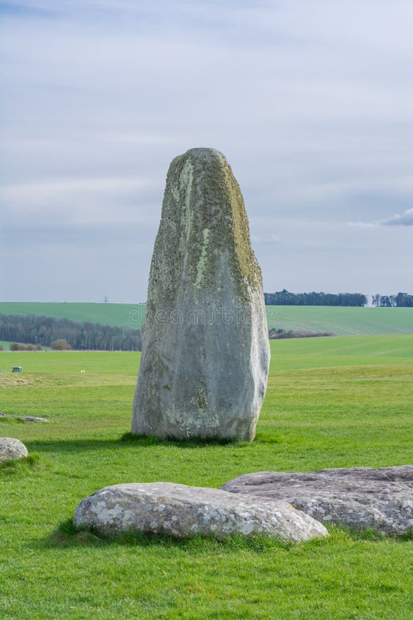 Tall rock at Stonehenge editorial stock image. Image of mysterious ...