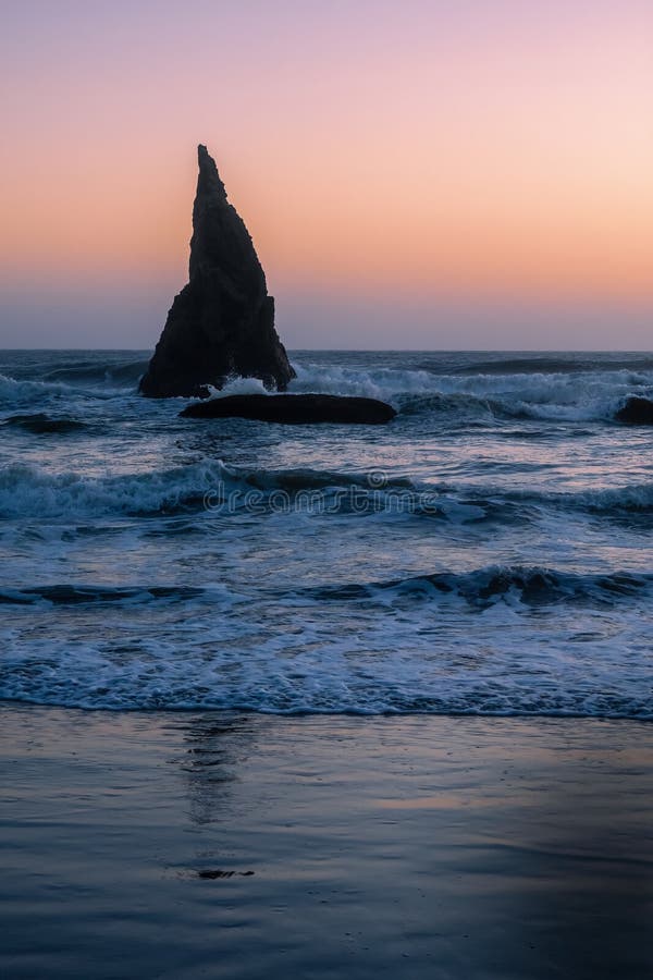 Tall Sea Stack Bandon Beach Oregon Pacific Coast Stock Photos - Free ...
